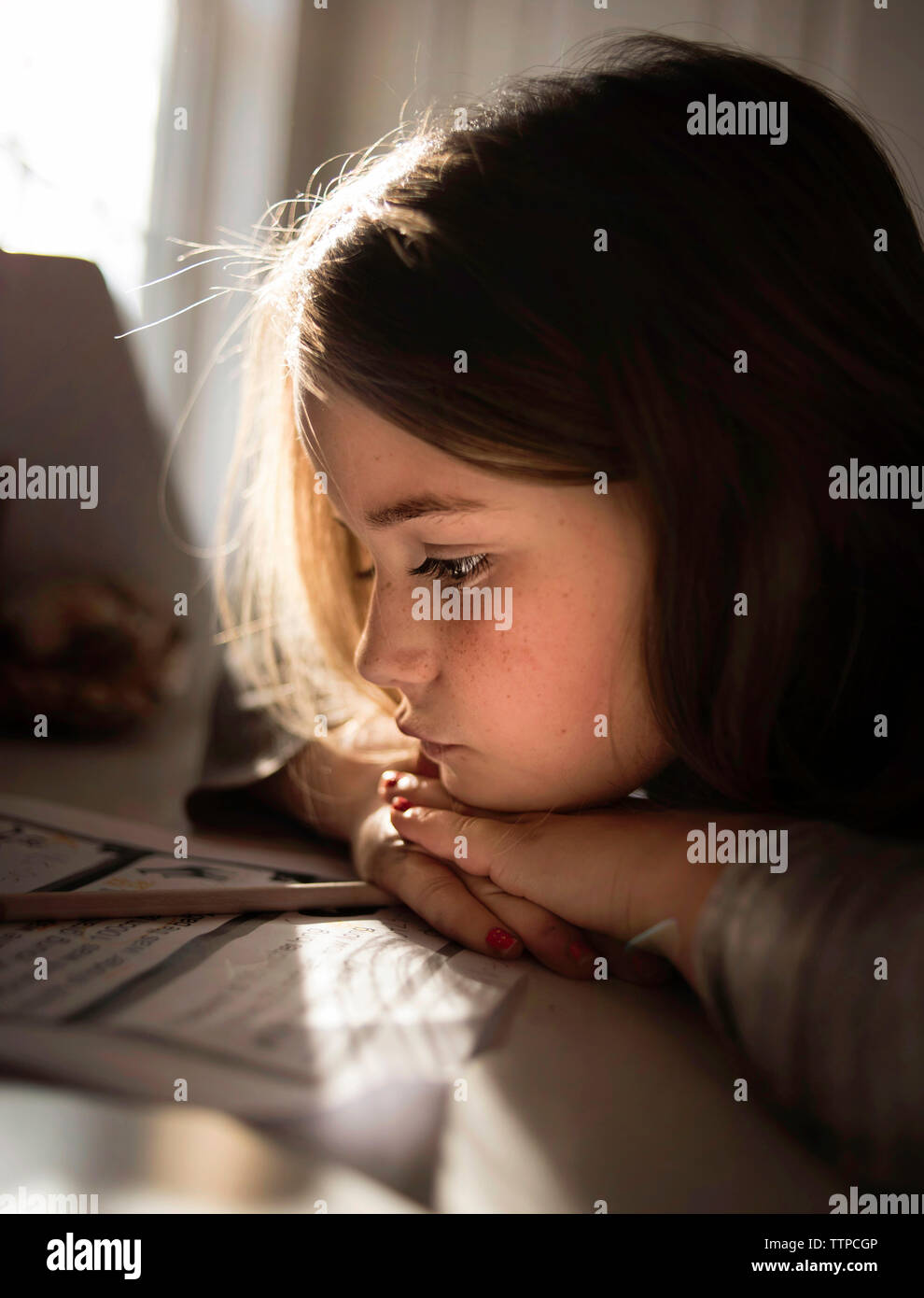 Female leaning on table hi-res stock photography and images - Alamy