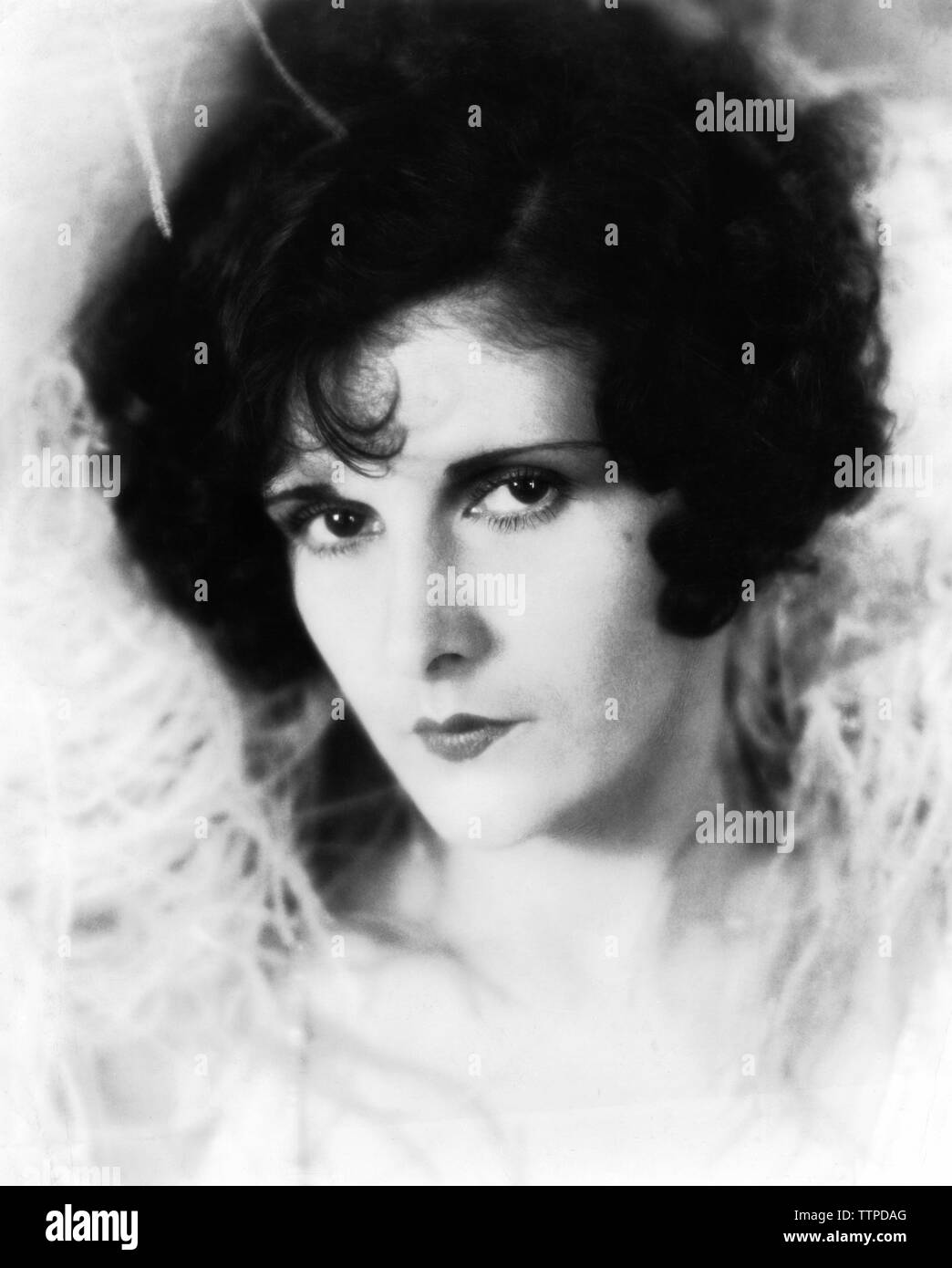 EVELYN BRENT as '' Feathers '' McCoy UNDERWORLD 1927 director Josef von ...