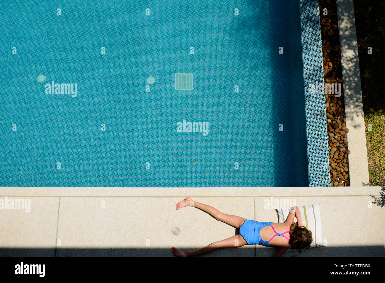 Poolside girl hi-res stock photography and images - Alamy