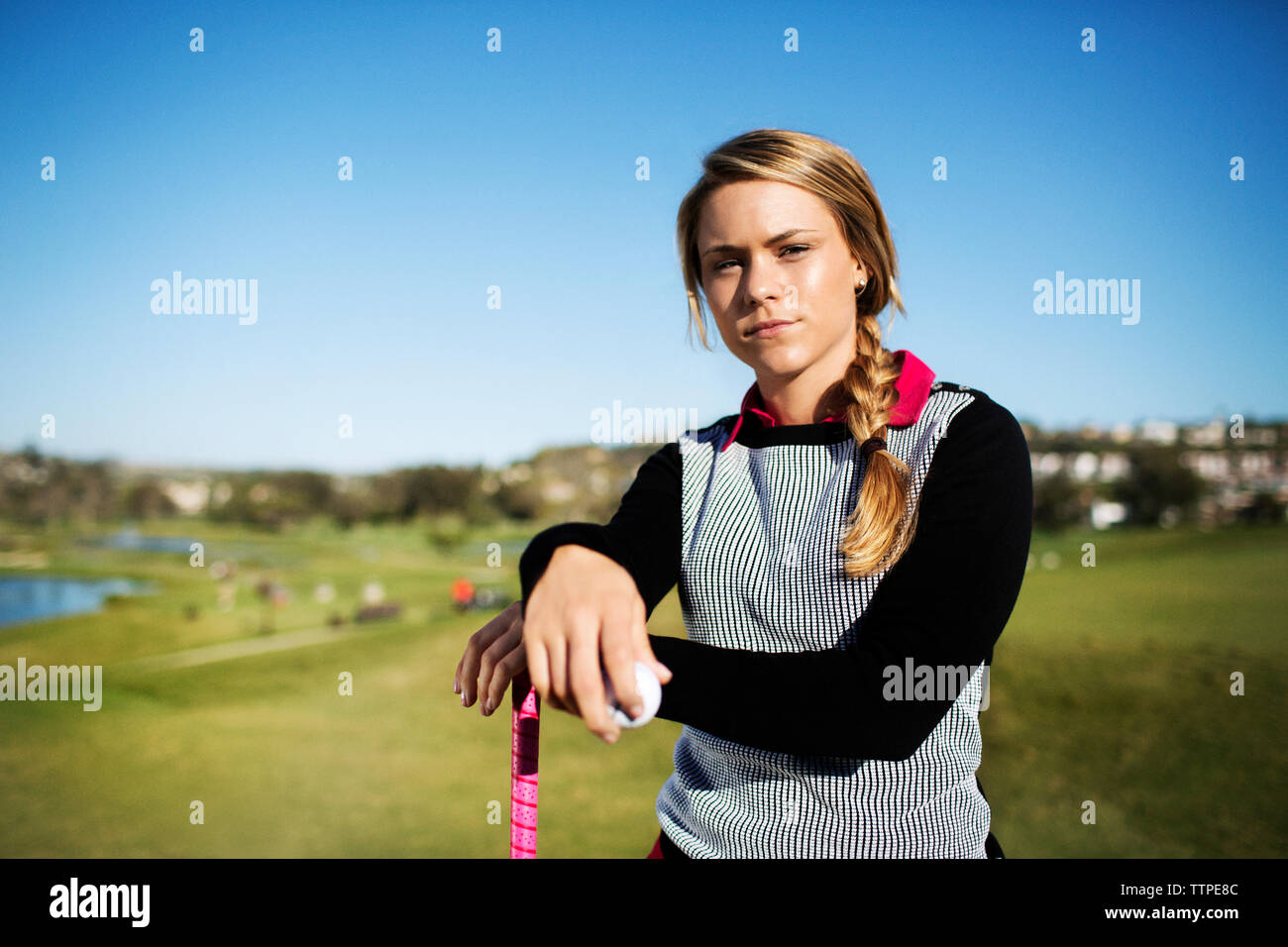Portrait female golfer hi-res stock photography and images - Alamy