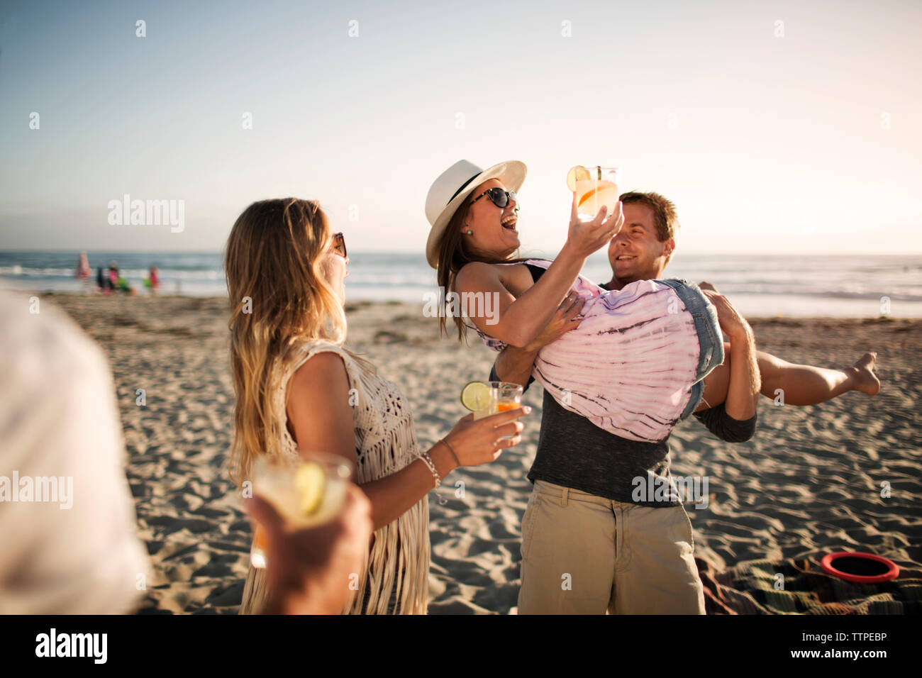 Holding drink glass hi-res stock photography and images - Alamy