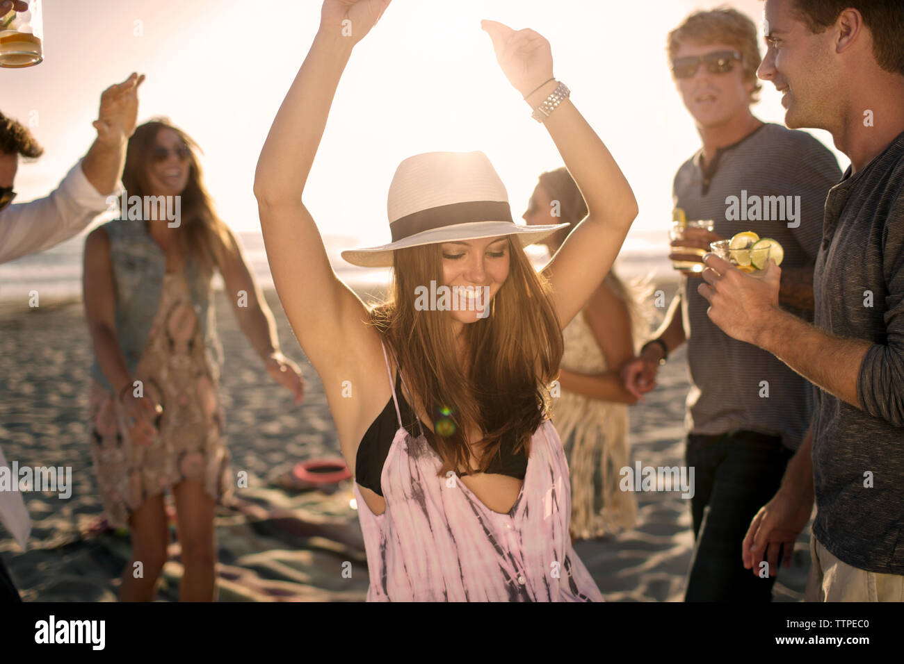 Women enjoying beach hi-res stock photography and images - Alamy