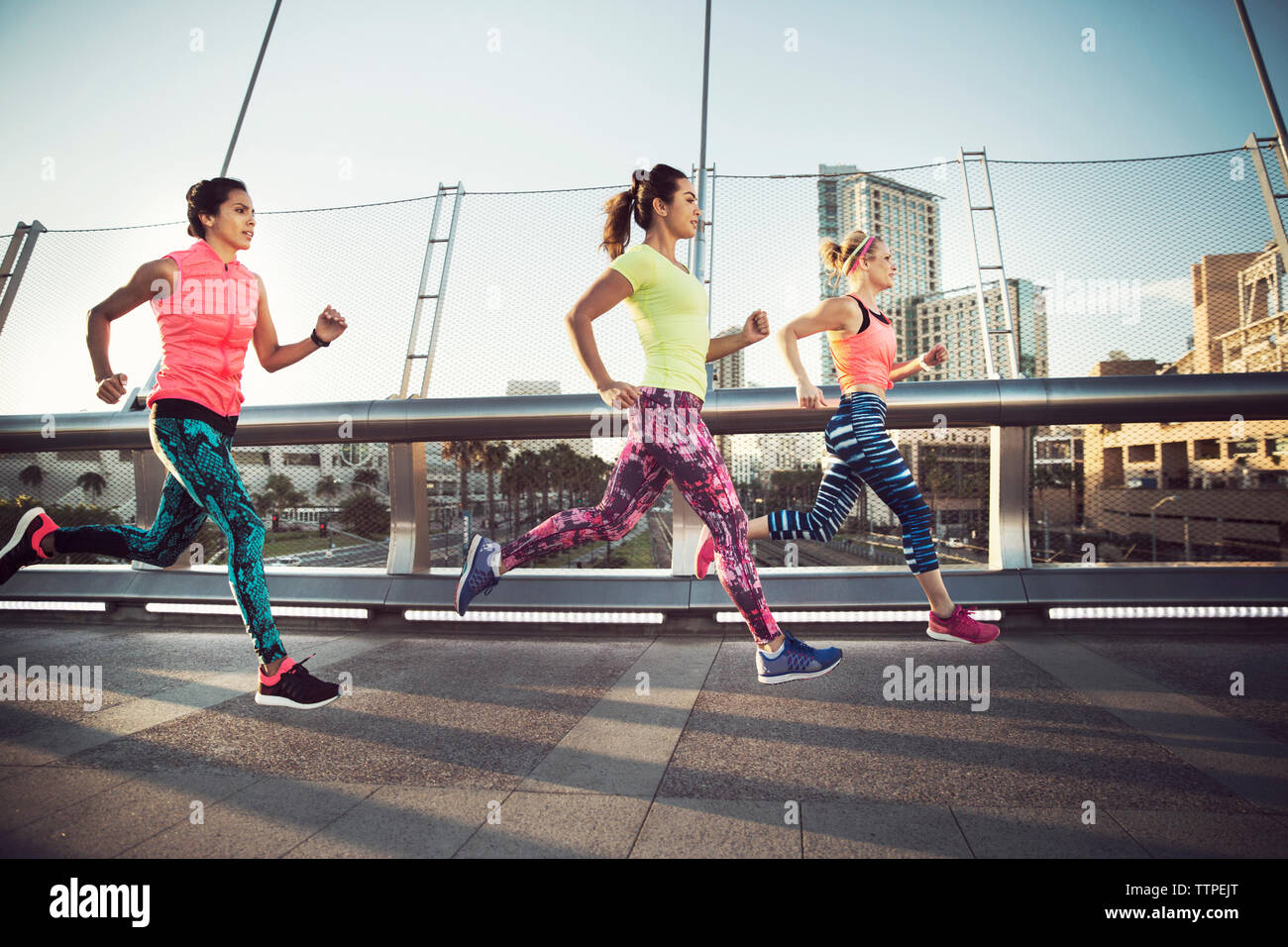 Side view adults running race hi-res stock photography and images - Alamy