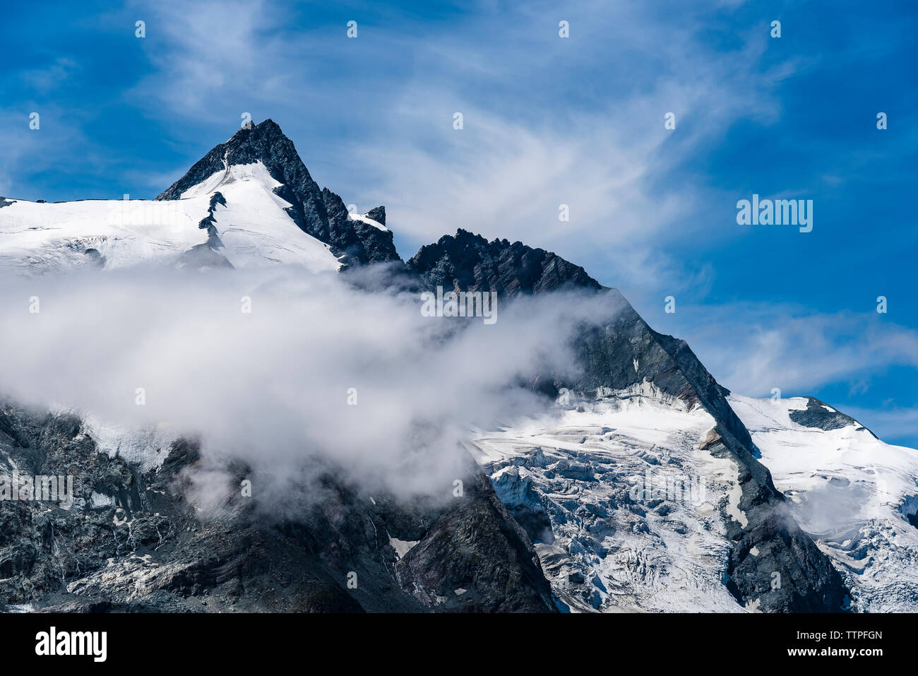 Clouds mountain ranges hi-res stock photography and images - Alamy