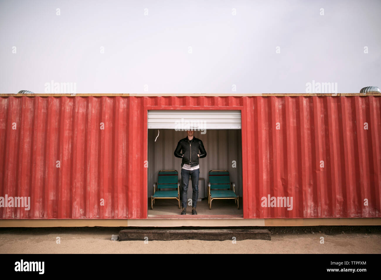 Shipping container activity hi-res stock photography and images - Alamy