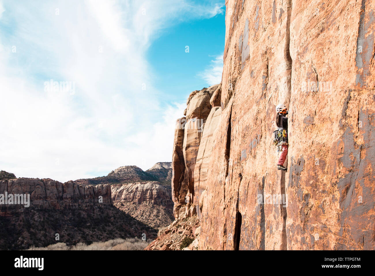 Lifestyle mountain climbing hi-res stock photography and images - Alamy