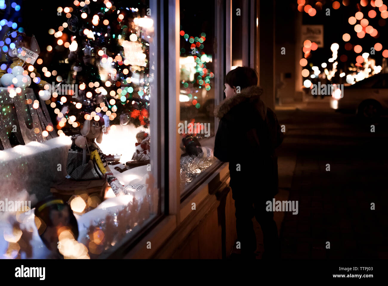 Shopping inside store window hi-res stock photography and images - Alamy