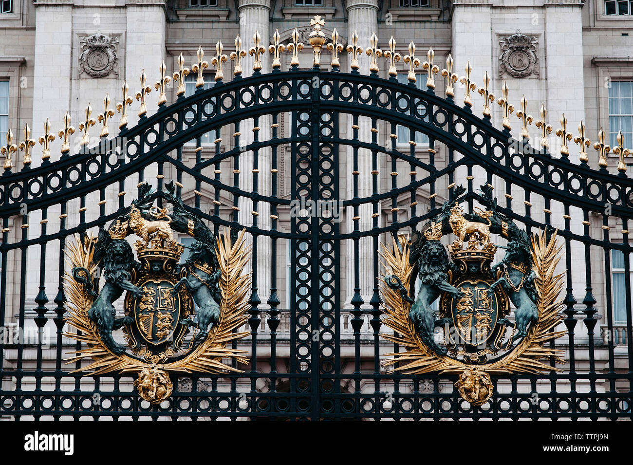 Gate with carvings hi-res stock photography and images - Alamy