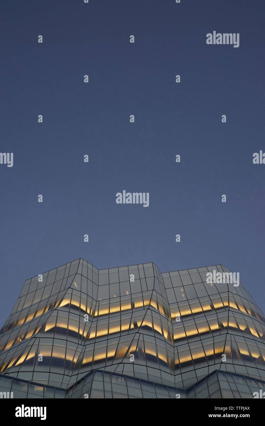 Frank gehry iac building hi-res stock photography and images - Alamy