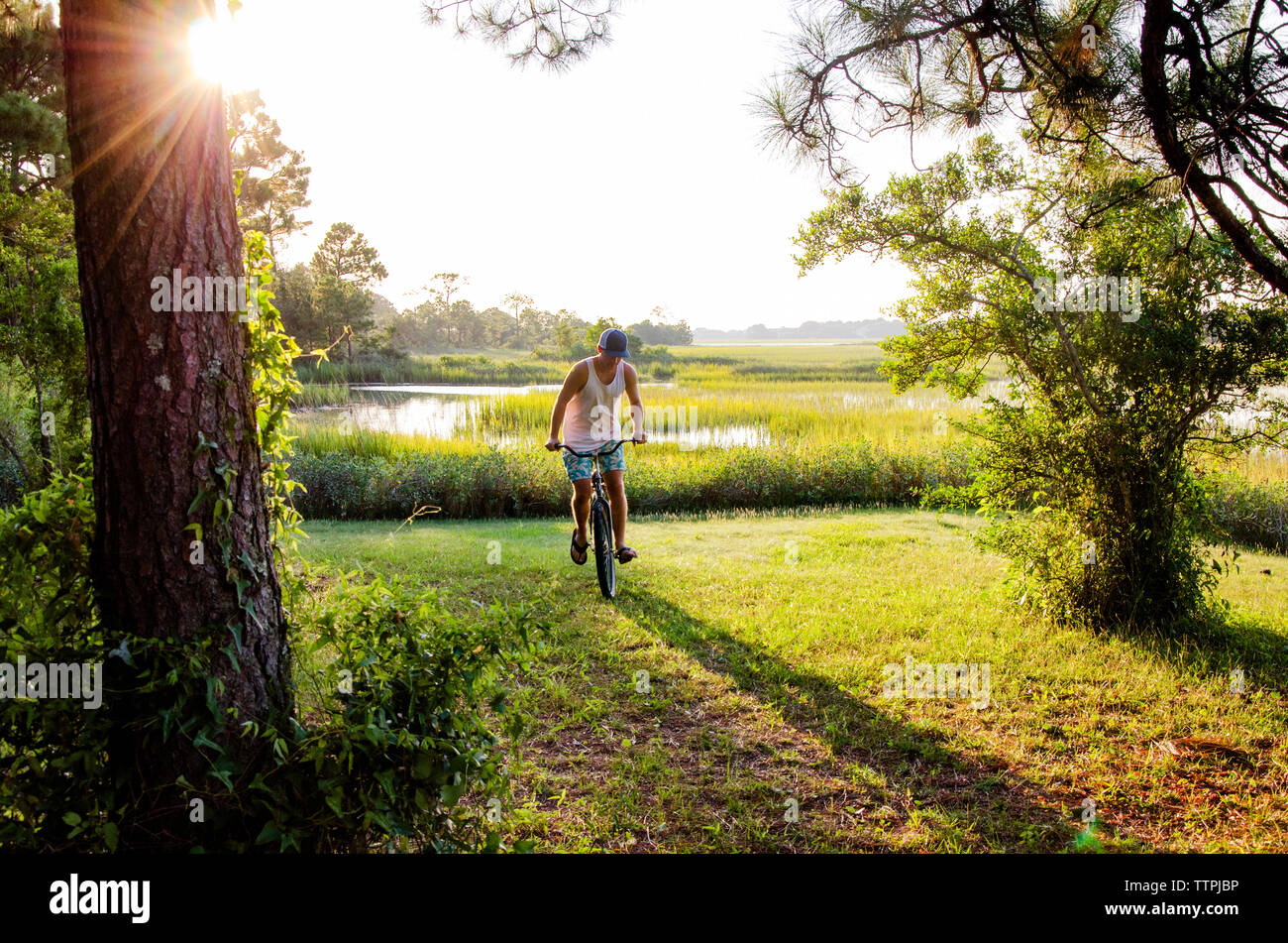 Bicycle sunlight hi-res stock photography and images - Alamy