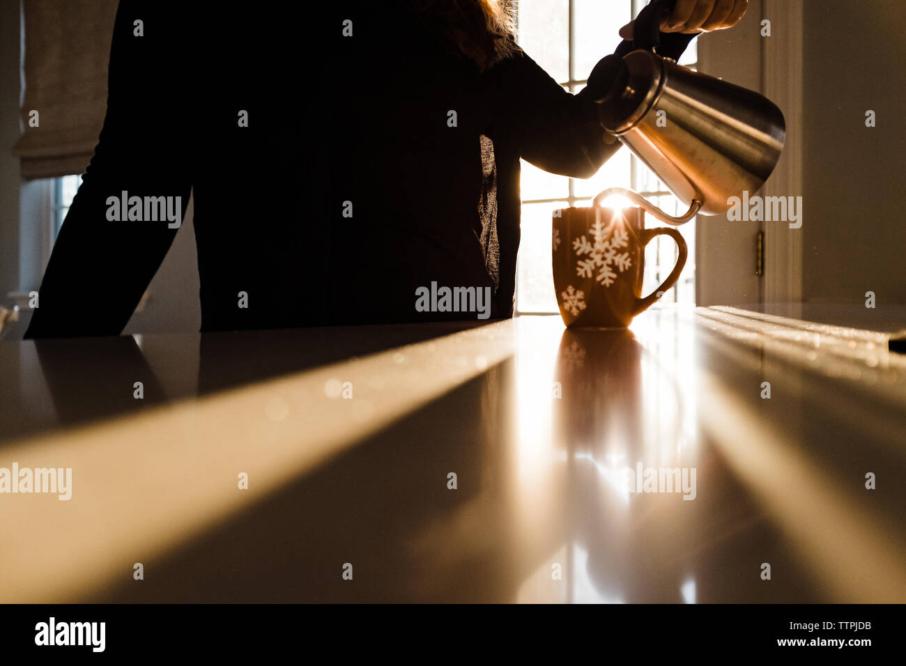 Woman pouring tea kettle hi-res stock photography and images - Alamy