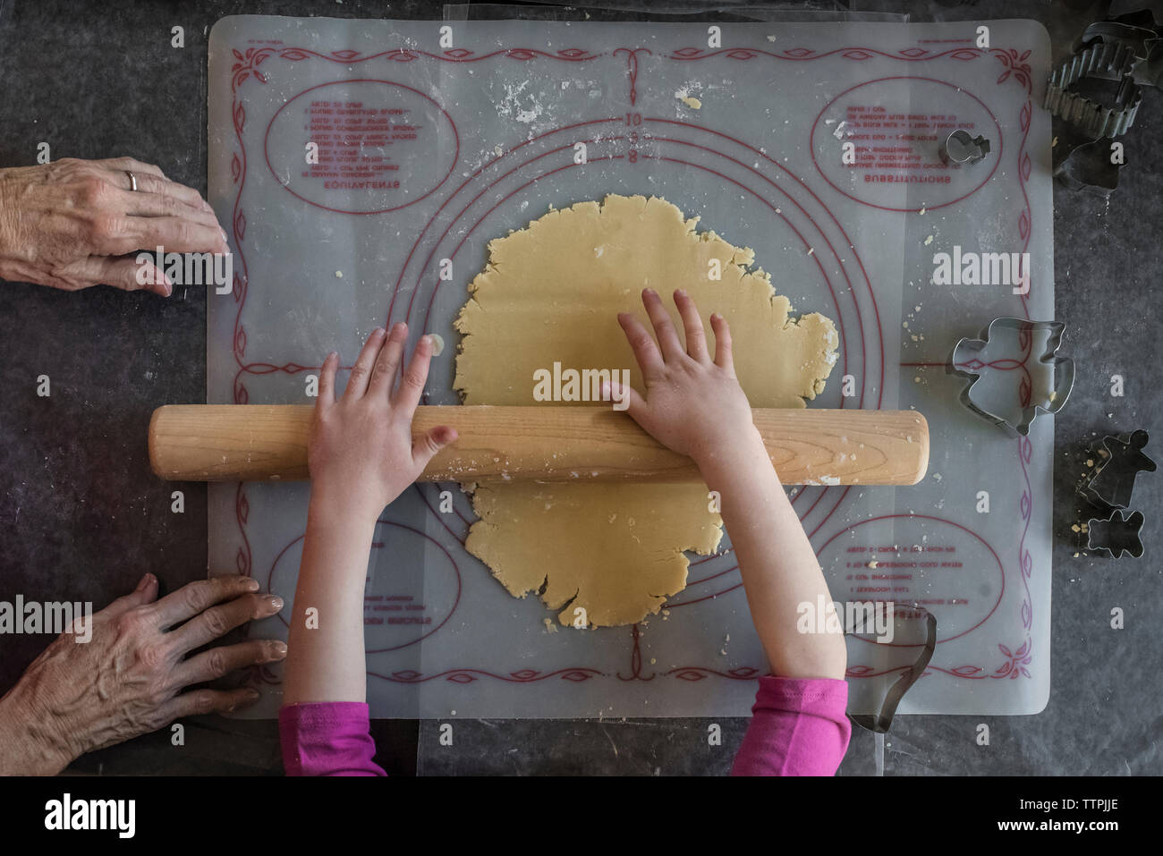 Rolling pastry with hands hi-res stock photography and images - Alamy