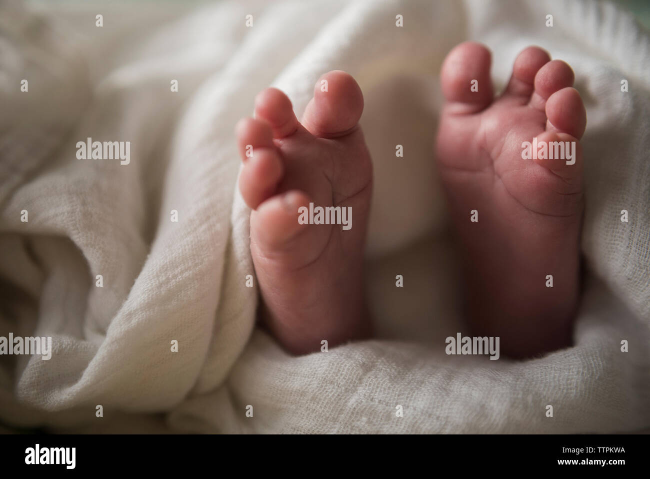 Barefeet close up hi-res stock photography and images - Alamy