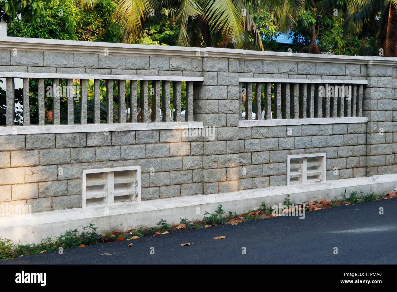 Black stone cladding brick hi-res stock photography and images - Alamy