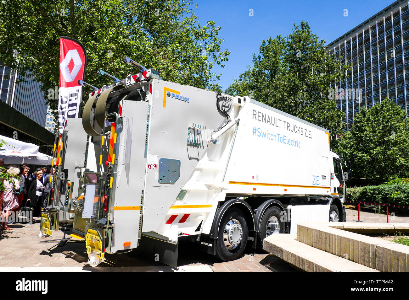 Official presentation of the first 100% electric vehicle for the ...