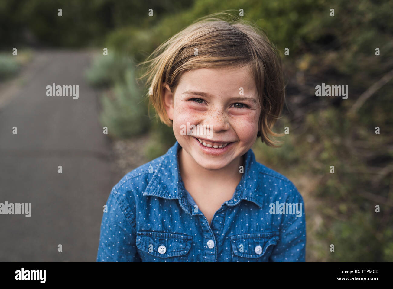 Girl standing on road hi-res stock photography and images - Alamy