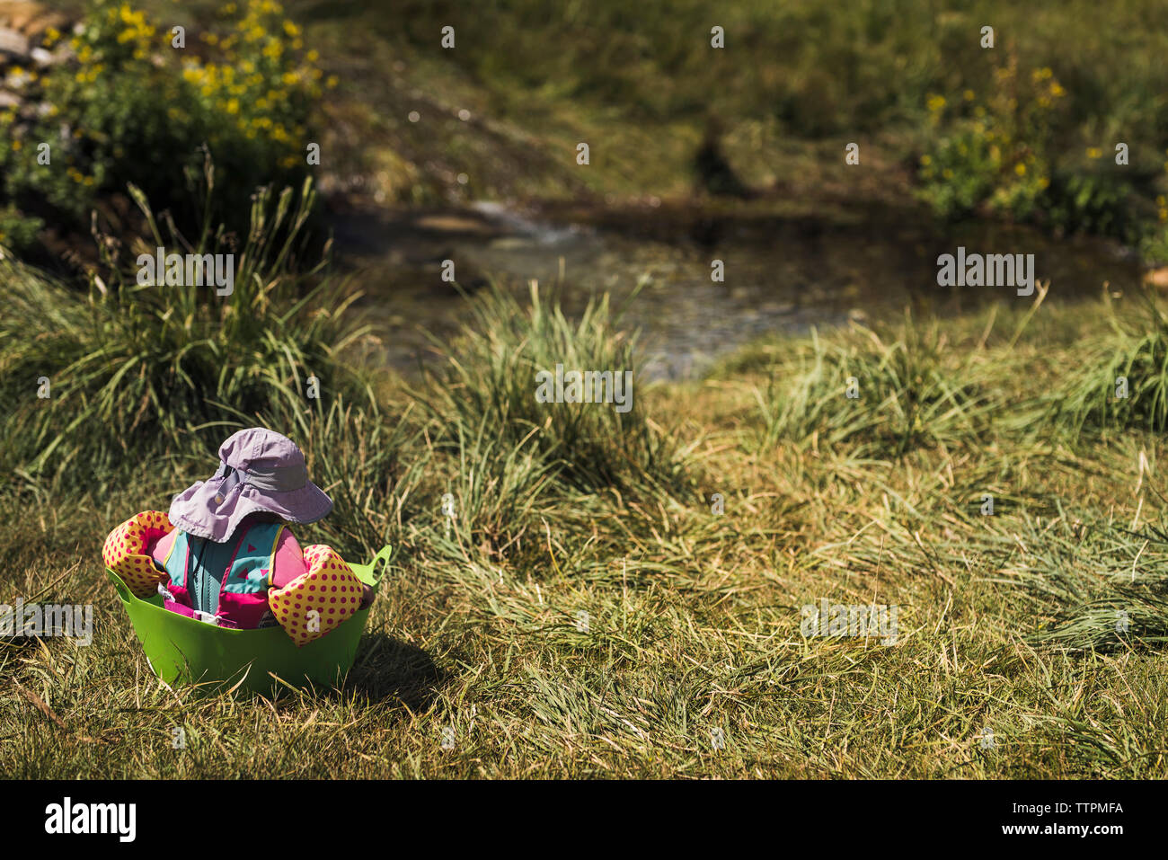 Sitting on bucket hi-res stock photography and images - Alamy