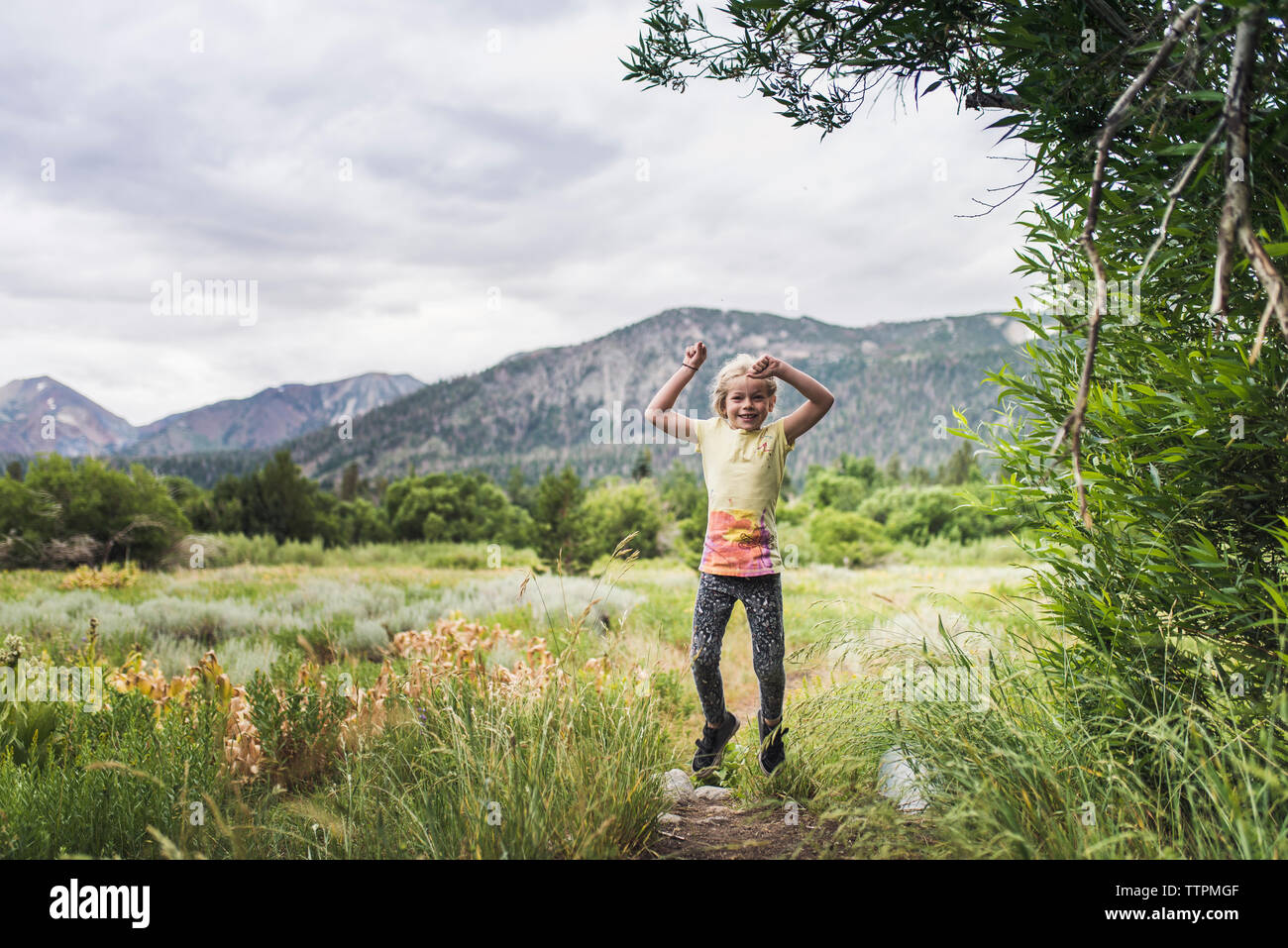 Girl landscape hi-res stock photography and images - Alamy