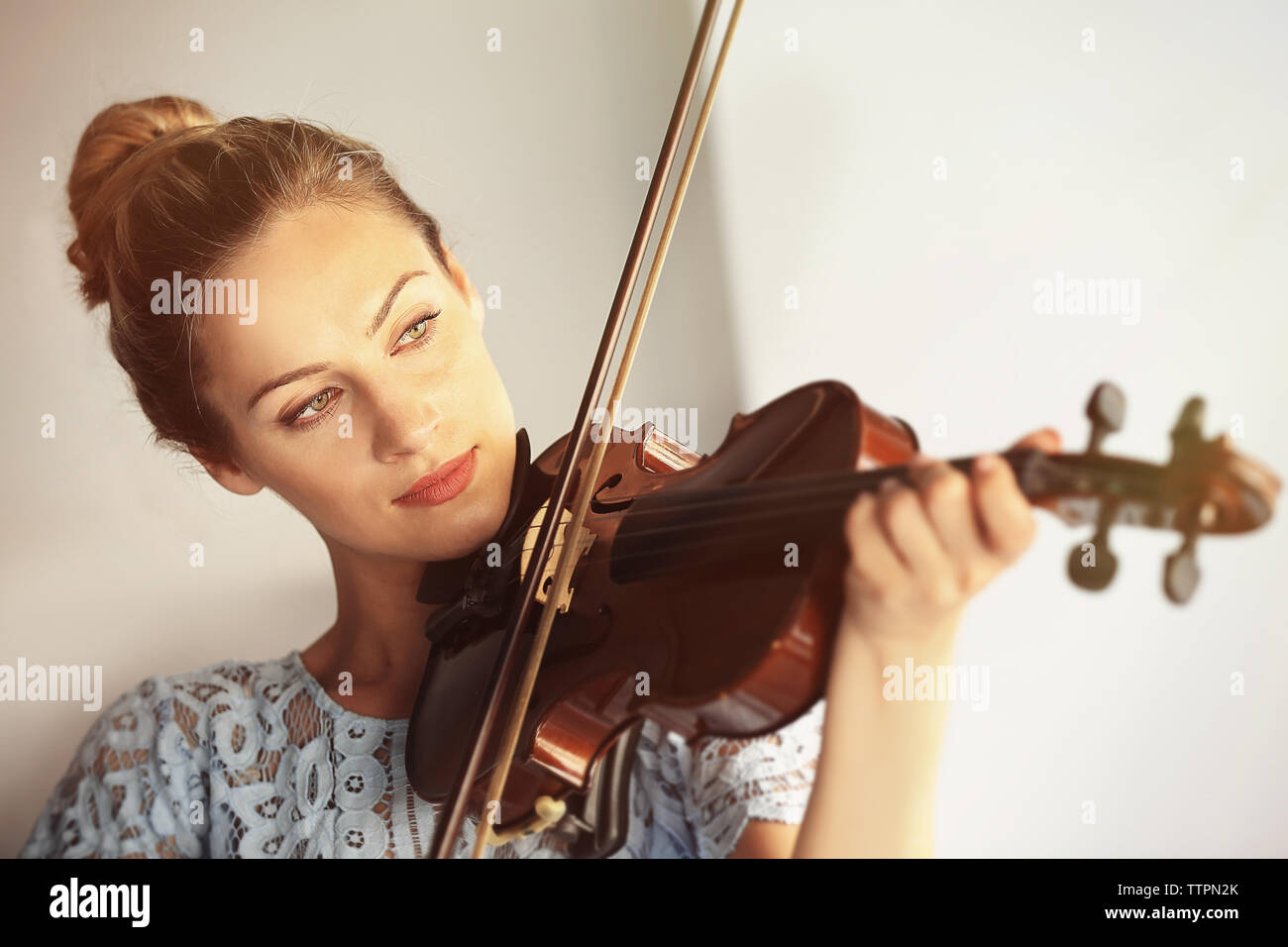 Beautiful woman playing violin Stock Photo - Alamy
