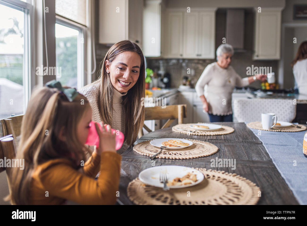 Latin american family eating table hi-res stock photography and images ...
