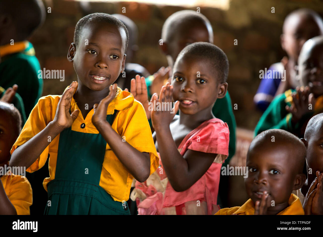 Clapping hands children hi-res stock photography and images - Alamy