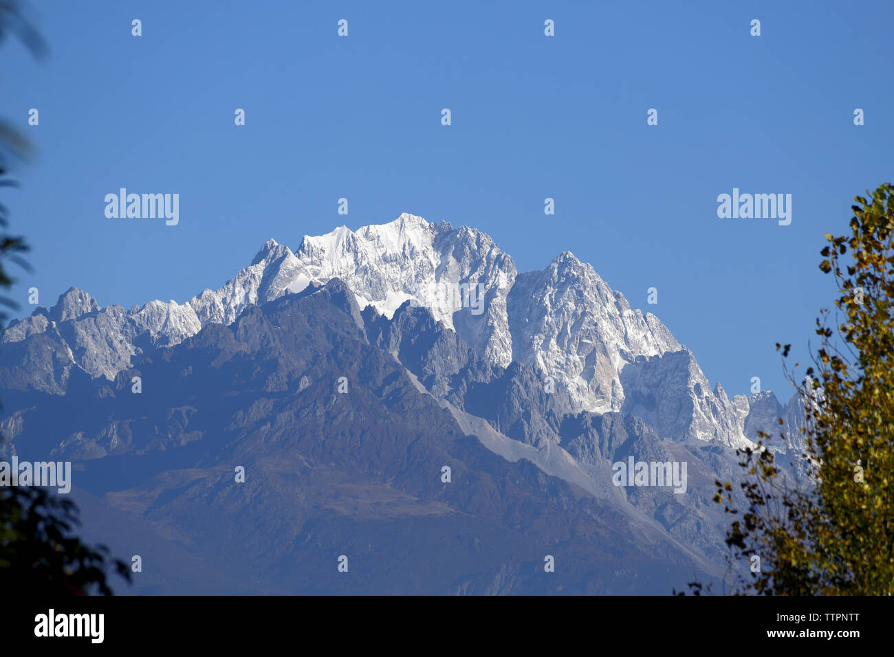 Jade mountain temple people hi-res stock photography and images - Alamy