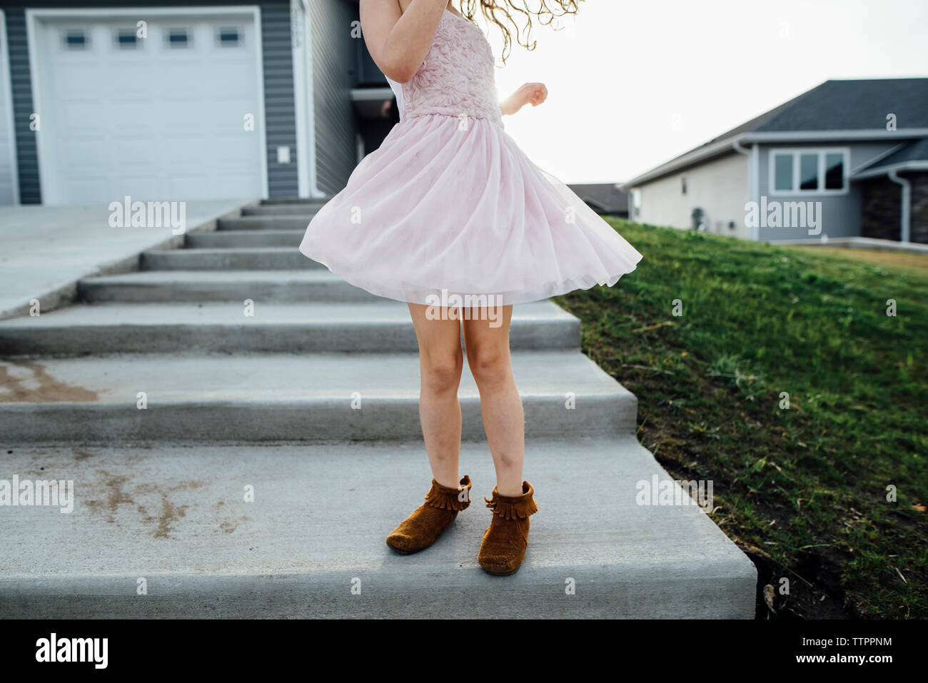 Girl steps hi-res stock photography and images - Alamy