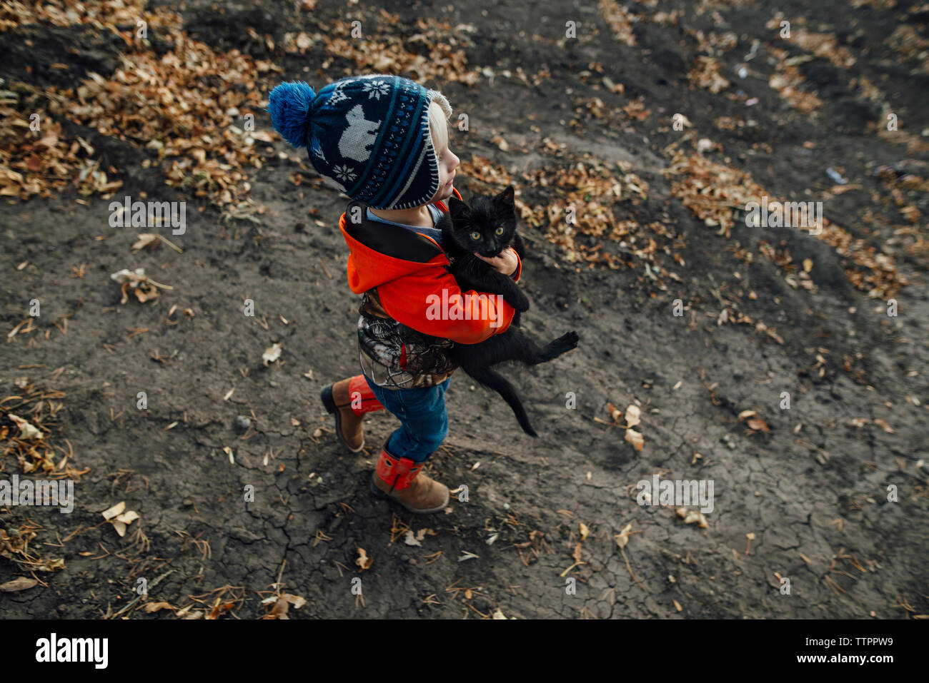 Carrying animal hi-res stock photography and images - Alamy
