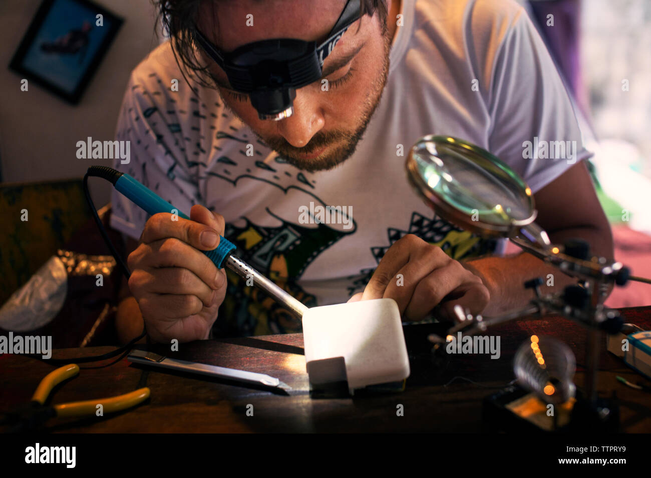 Close up working soldering iron hi-res stock photography and images - Alamy