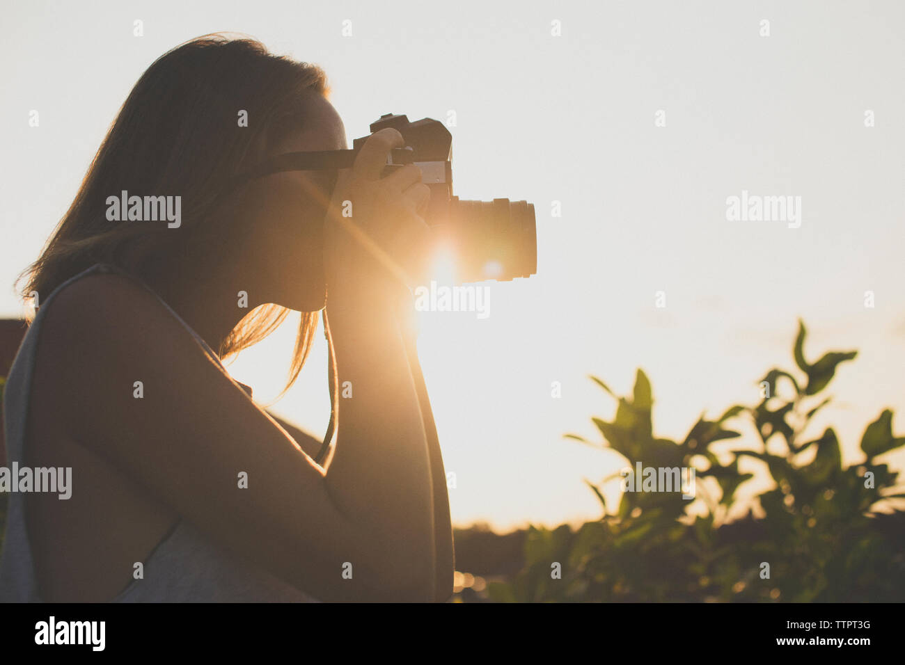 Old fashioned camera hi-res stock photography and images - Alamy