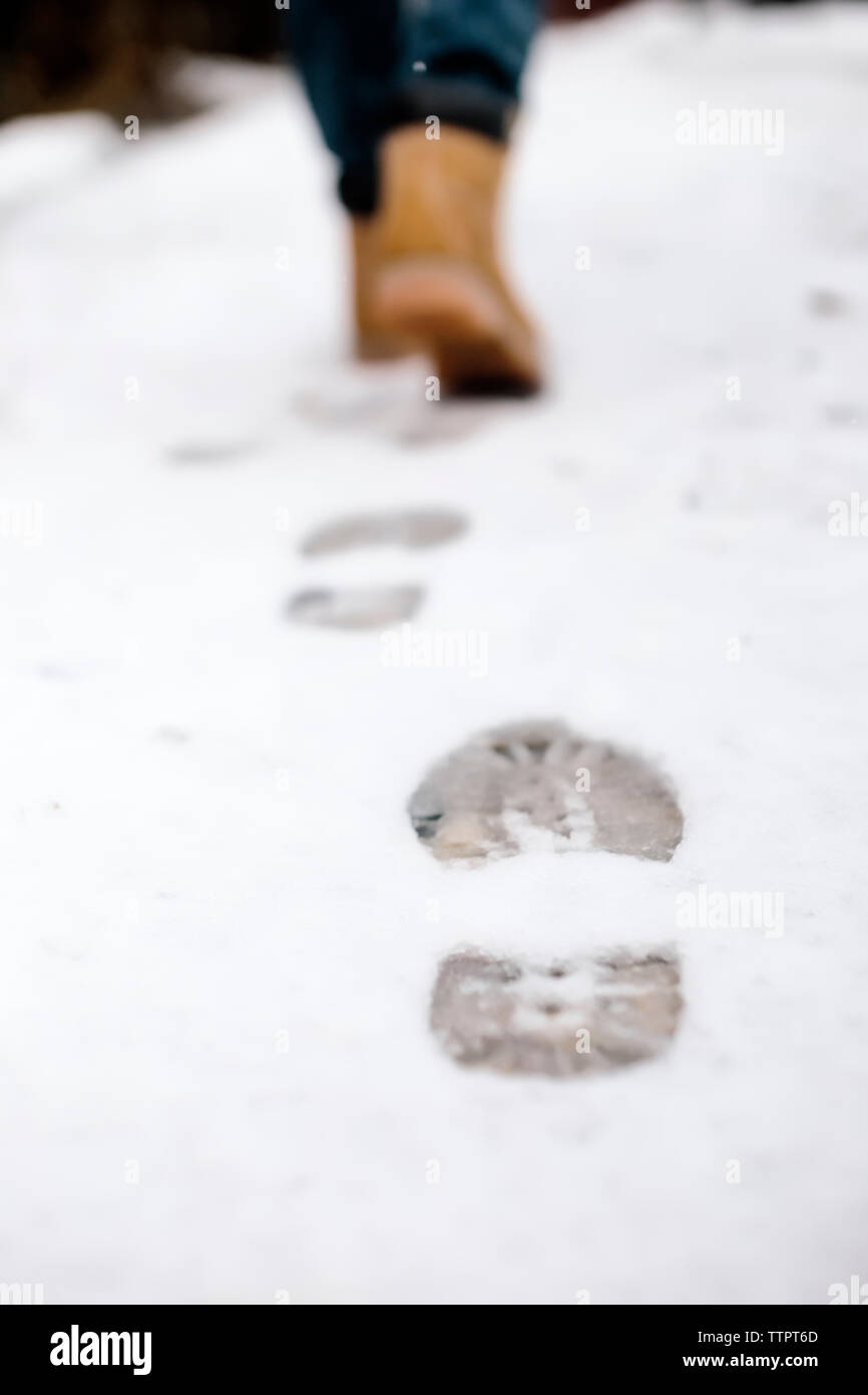 Woman snow footprints hi-res stock photography and images - Alamy