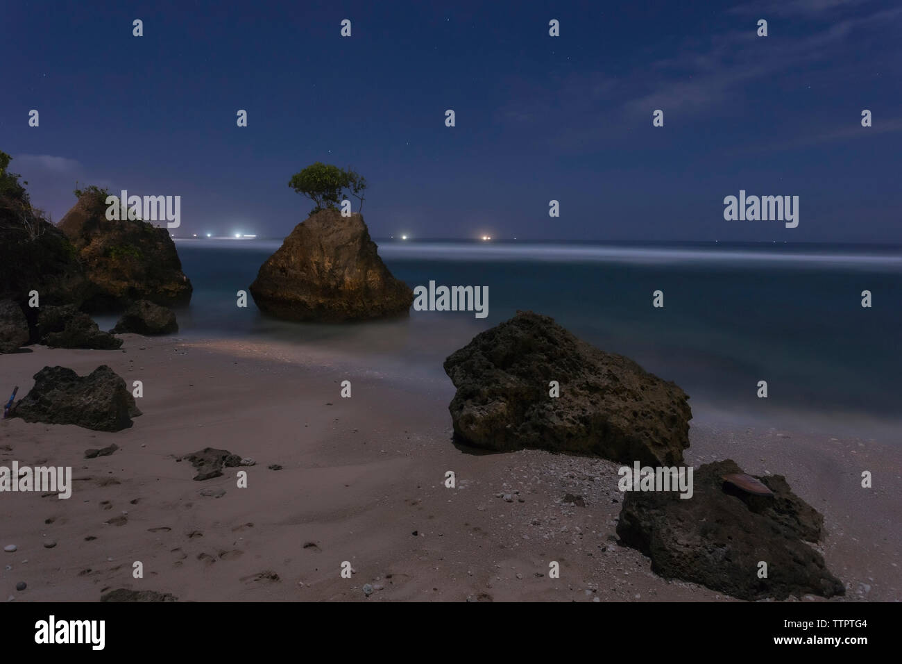 Sea view sky at night nature hi-res stock photography and images - Alamy