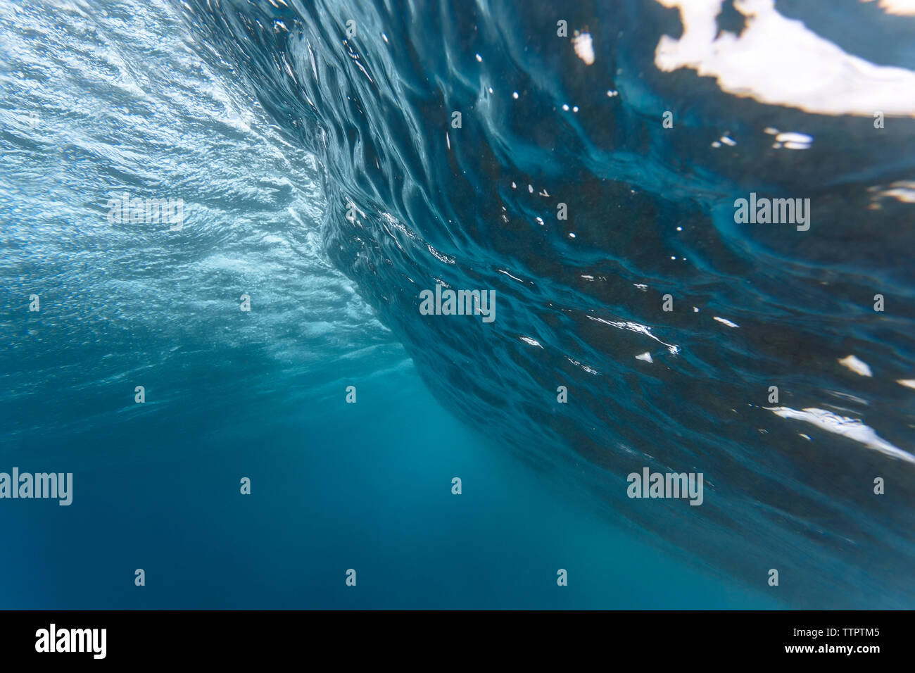 Breaking waves underwater hi-res stock photography and images - Alamy