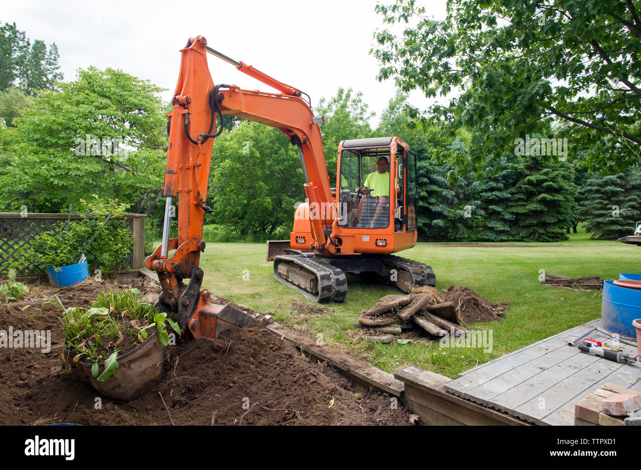 Earth digging hi-res stock photography and images - Alamy