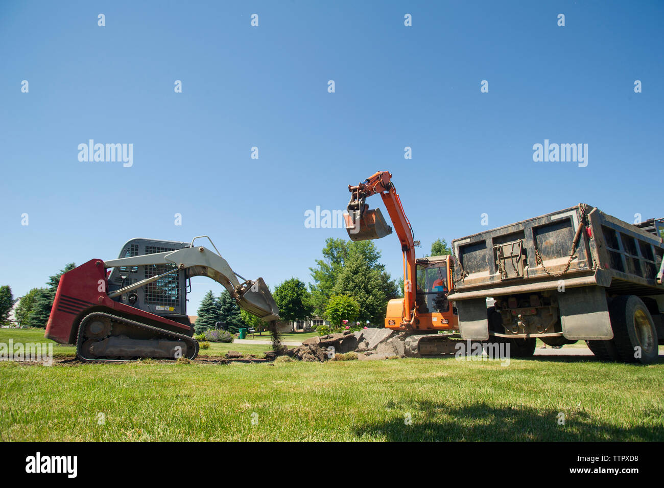 Earth movers hi-res stock photography and images - Alamy