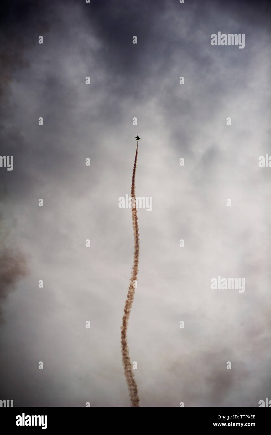 Airplane distant hi-res stock photography and images - Alamy