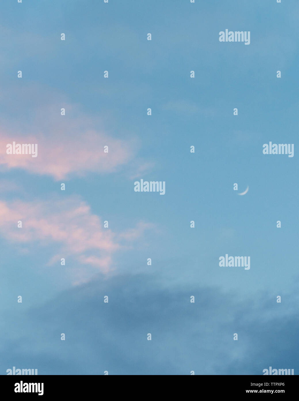 Sliver of moon hi-res stock photography and images - Alamy