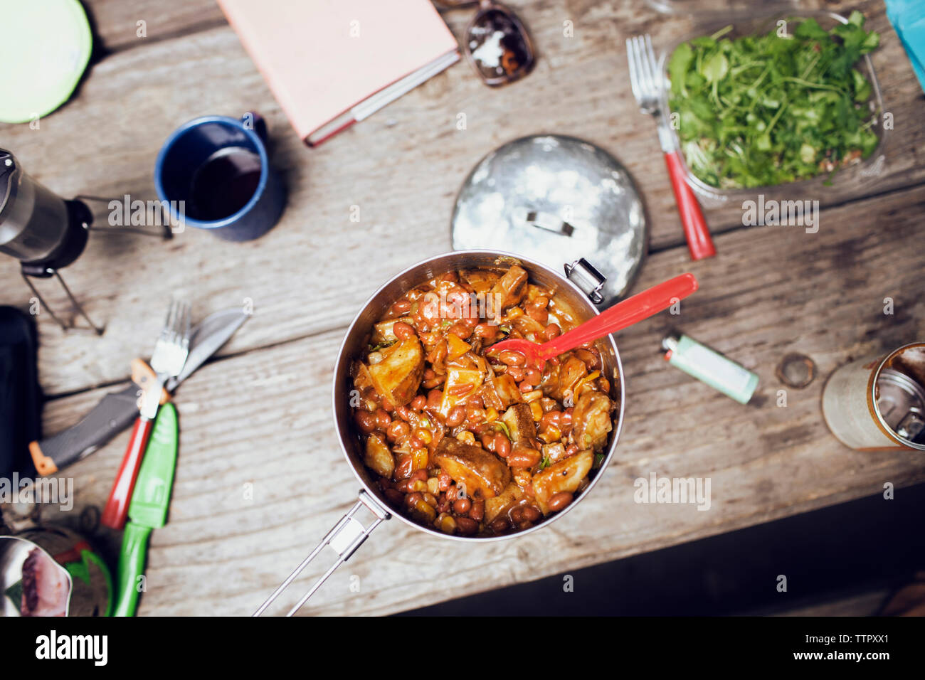 Kidney table hi-res stock photography and images - Alamy