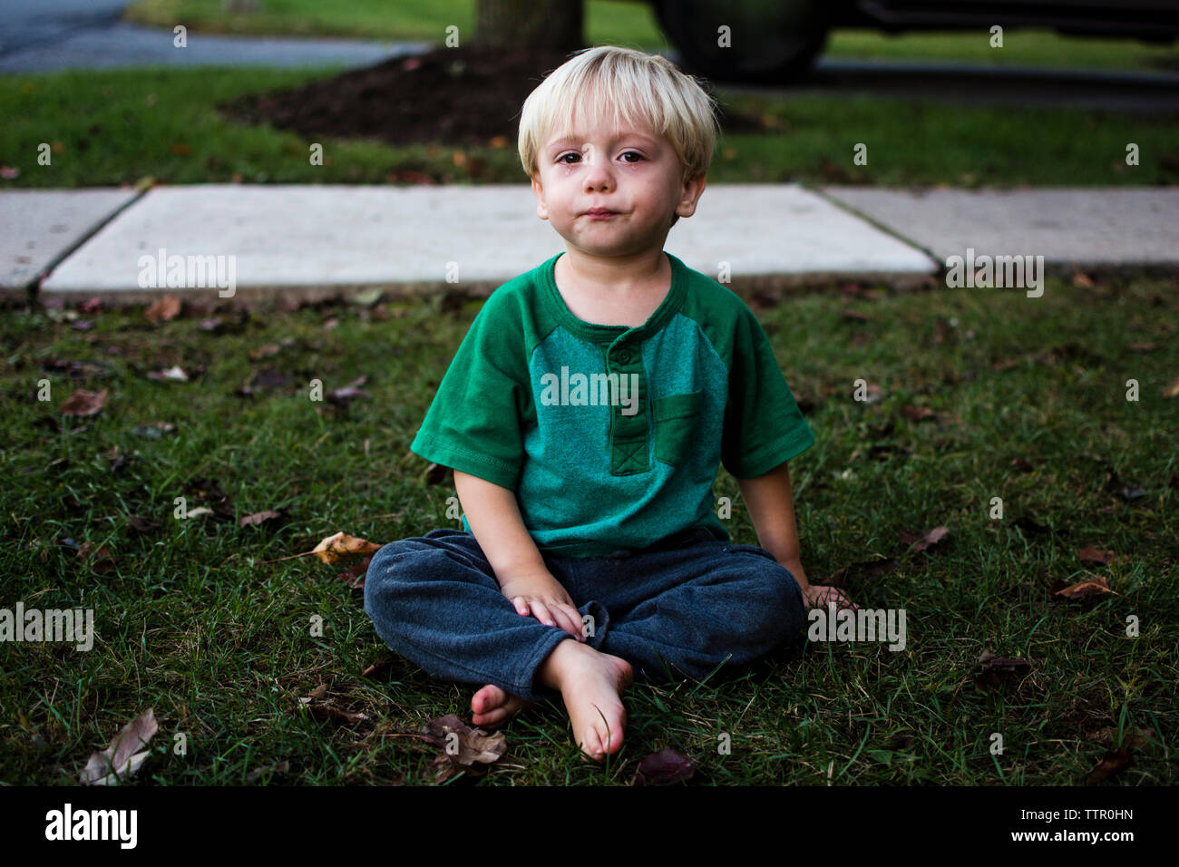 Boy crying sad hi-res stock photography and images - Alamy
