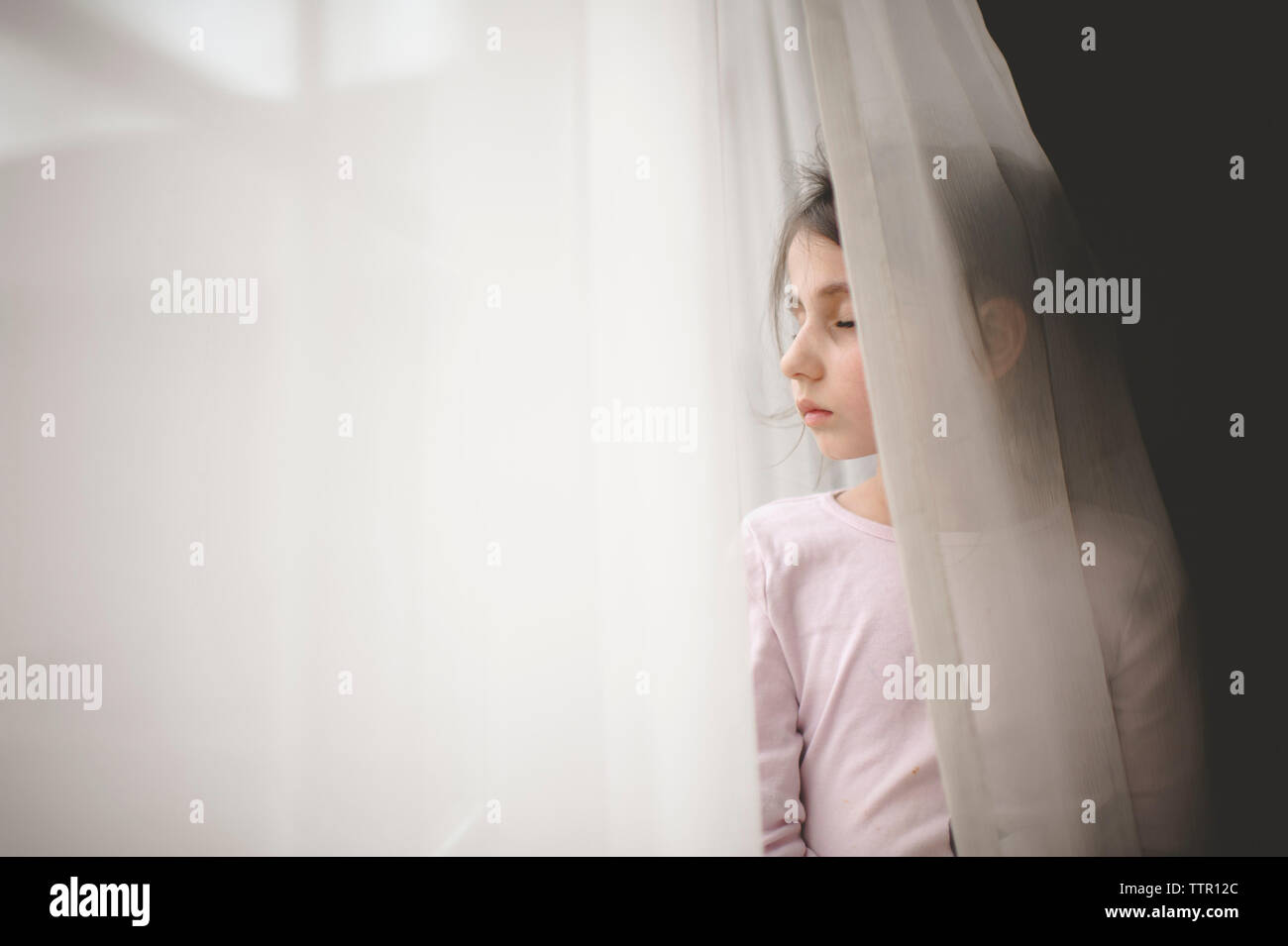 Closed curtain hi-res stock photography and images - Alamy