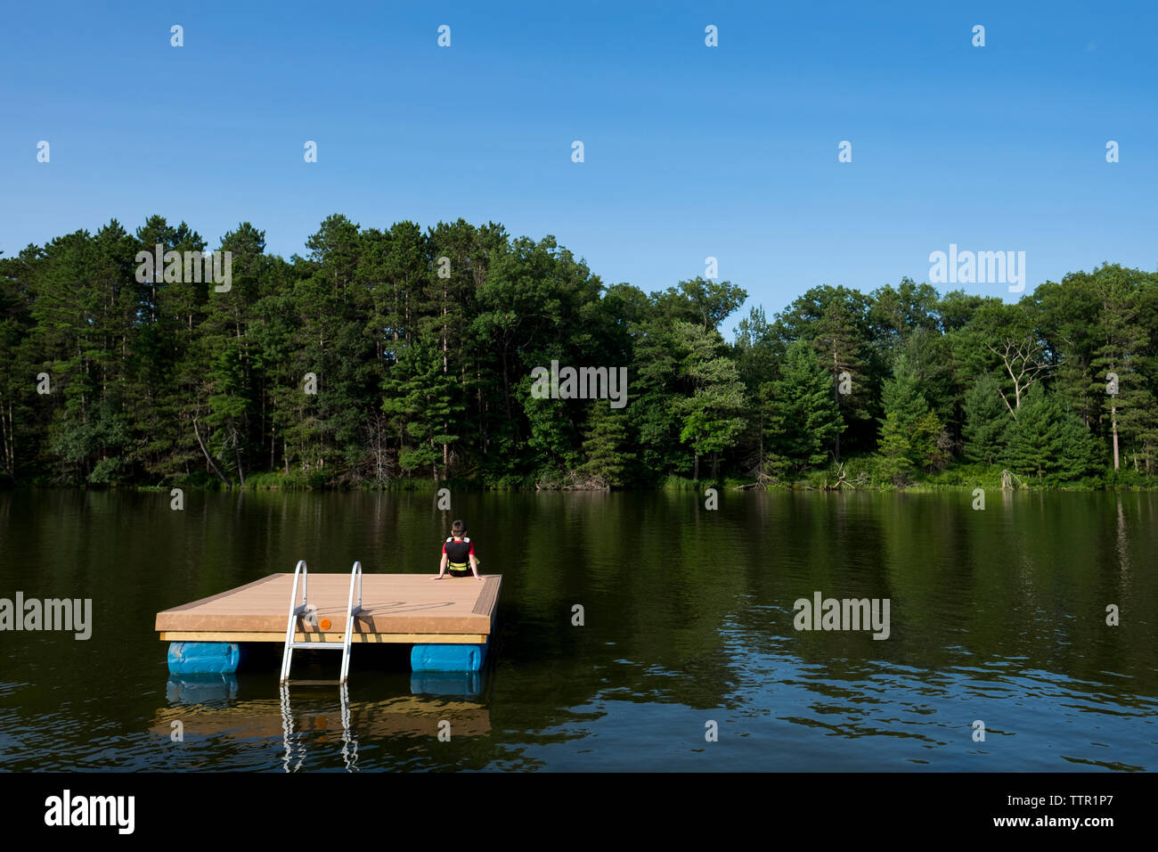 On floating platform hi-res stock photography and images - Alamy