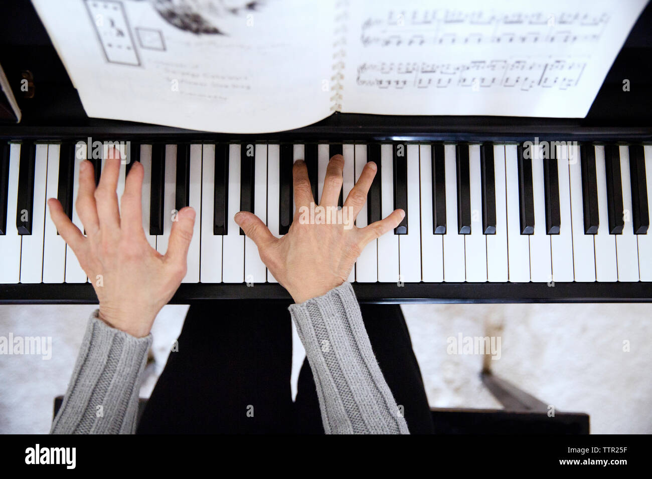 Overhead view piano hi-res stock photography and images - Alamy