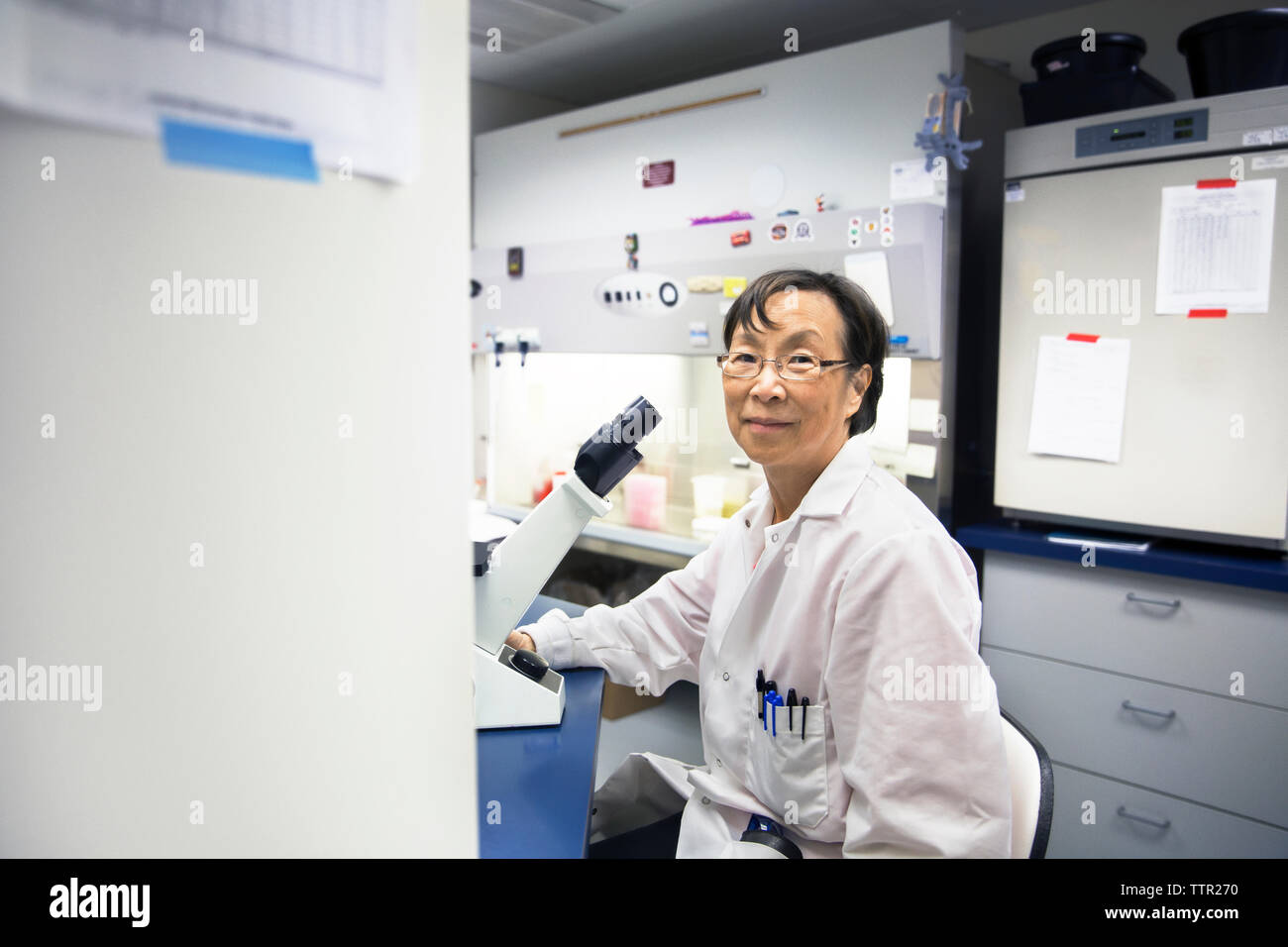 Asian female lab technician hi-res stock photography and images - Alamy
