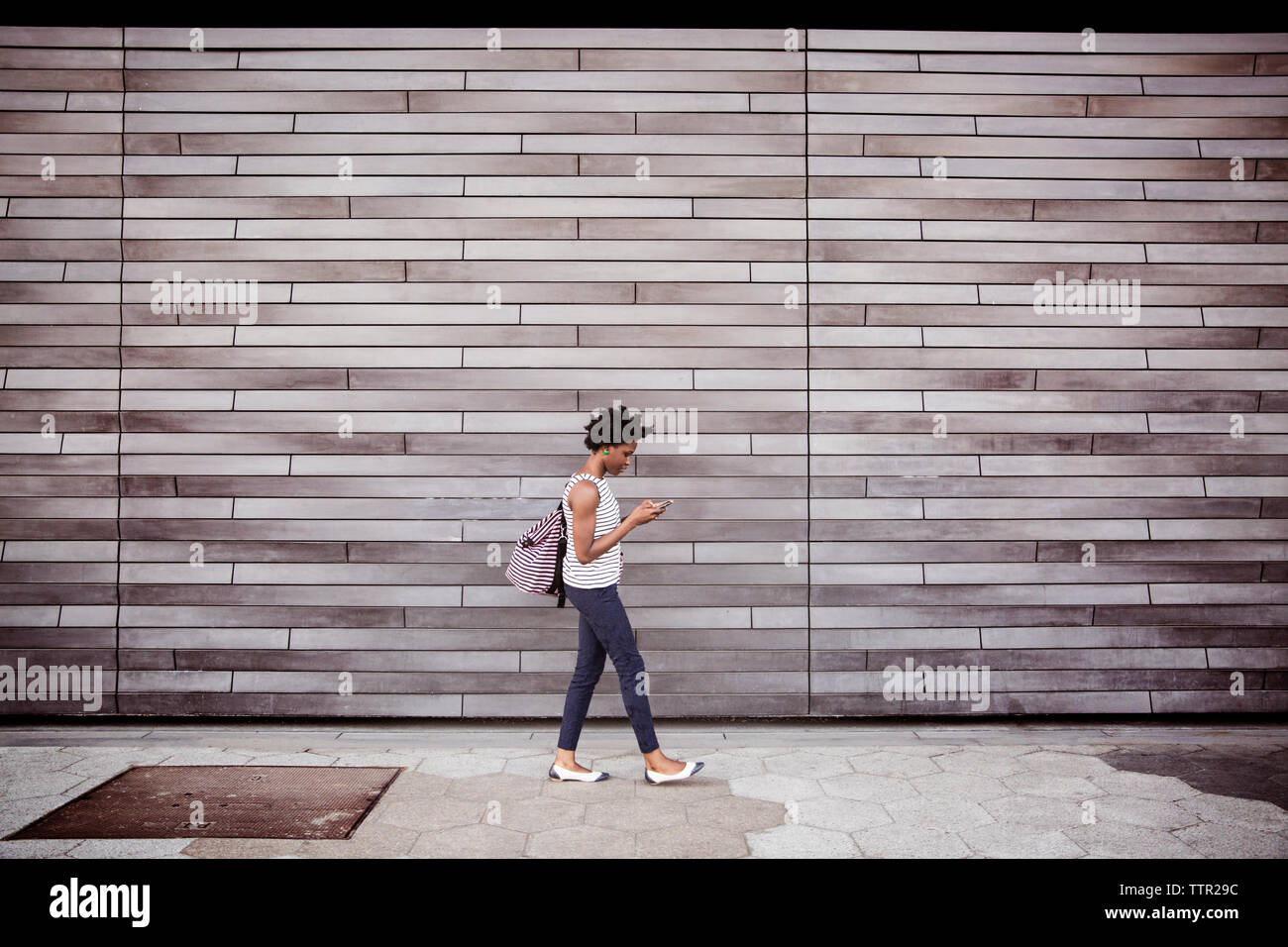 Woman walking holding mobile phone hi-res stock photography and images ...