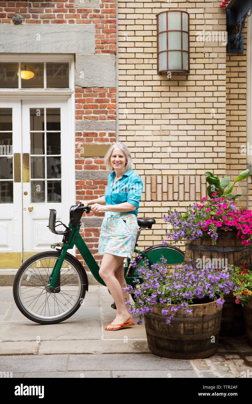 50 years old woman outside hi-res stock photography and images - Alamy