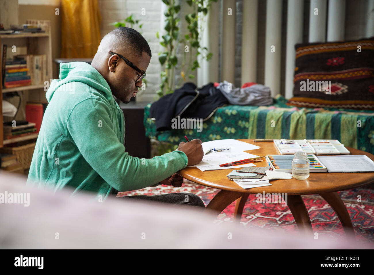 Artist paper hi-res stock photography and images - Alamy