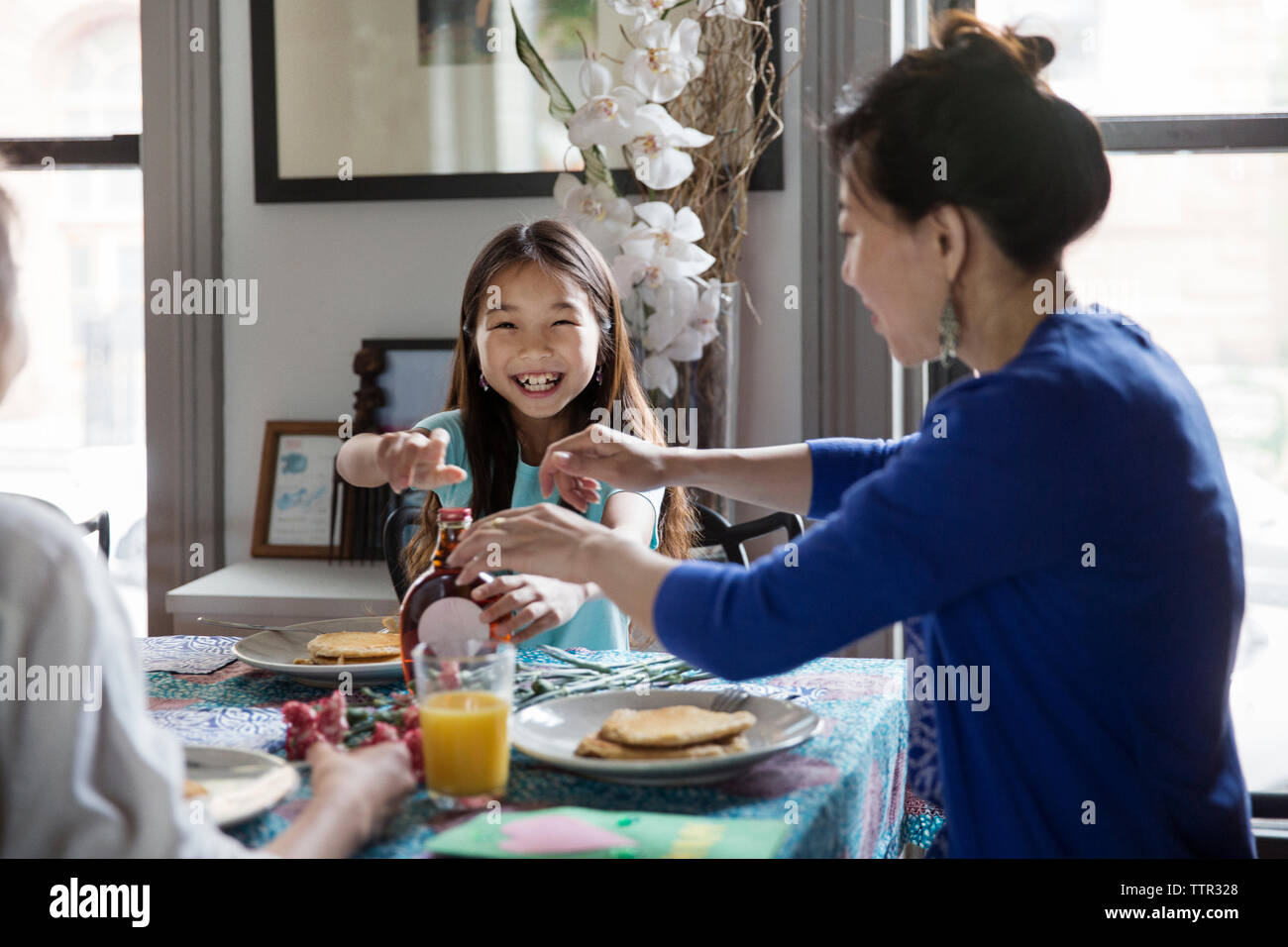 Teenage family breakfast table hi-res stock photography and images - Alamy