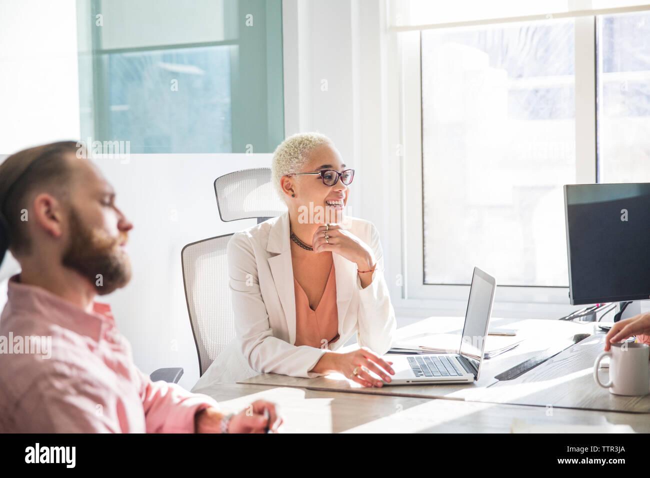 Colleague screen room hi-res stock photography and images - Alamy