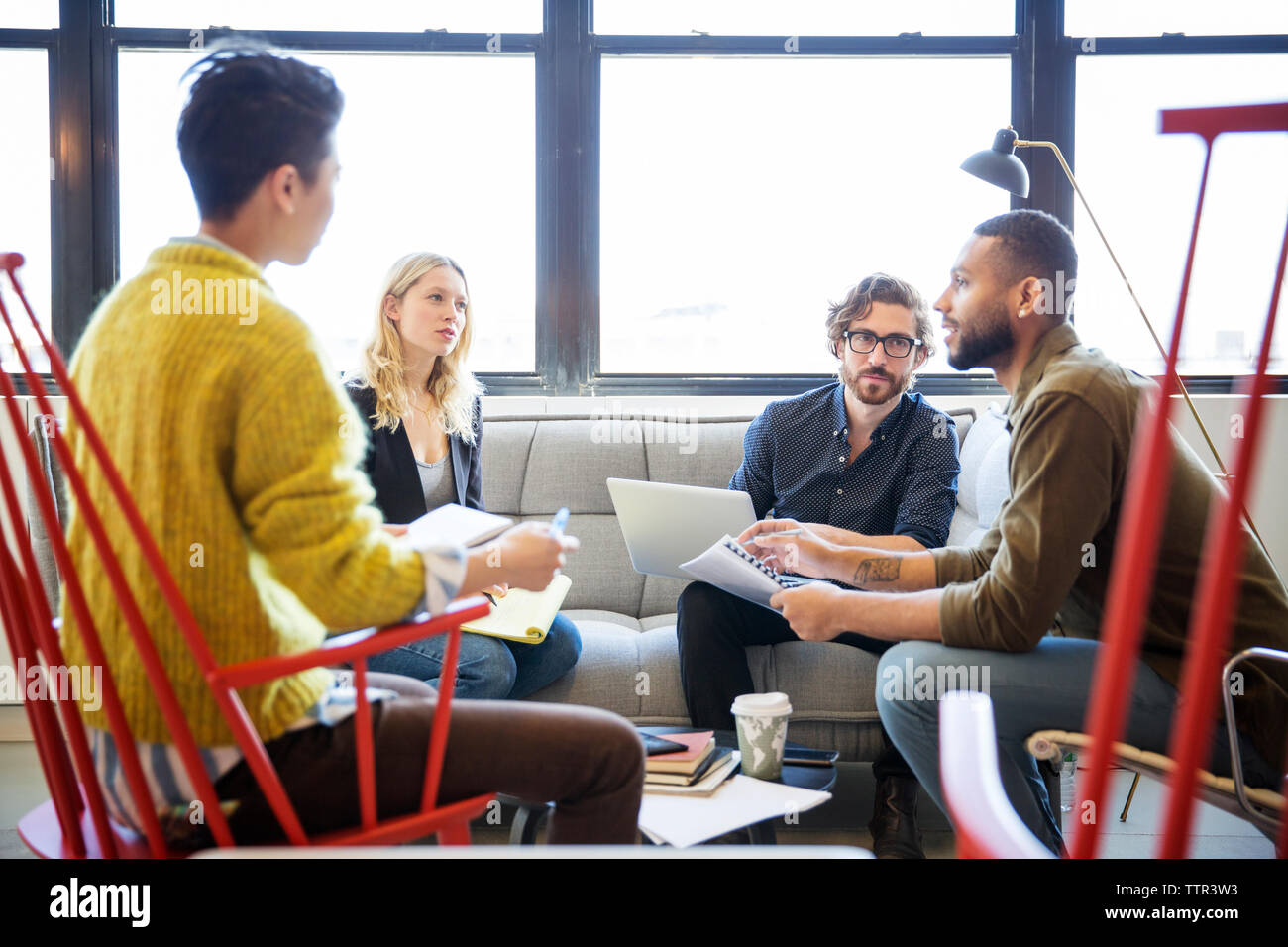 Office discussion window hi-res stock photography and images - Alamy
