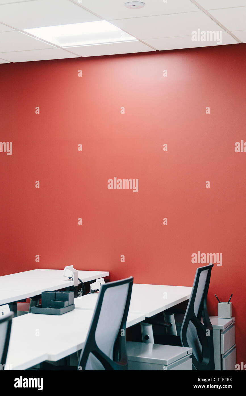 Red desks hi-res stock photography and images - Alamy